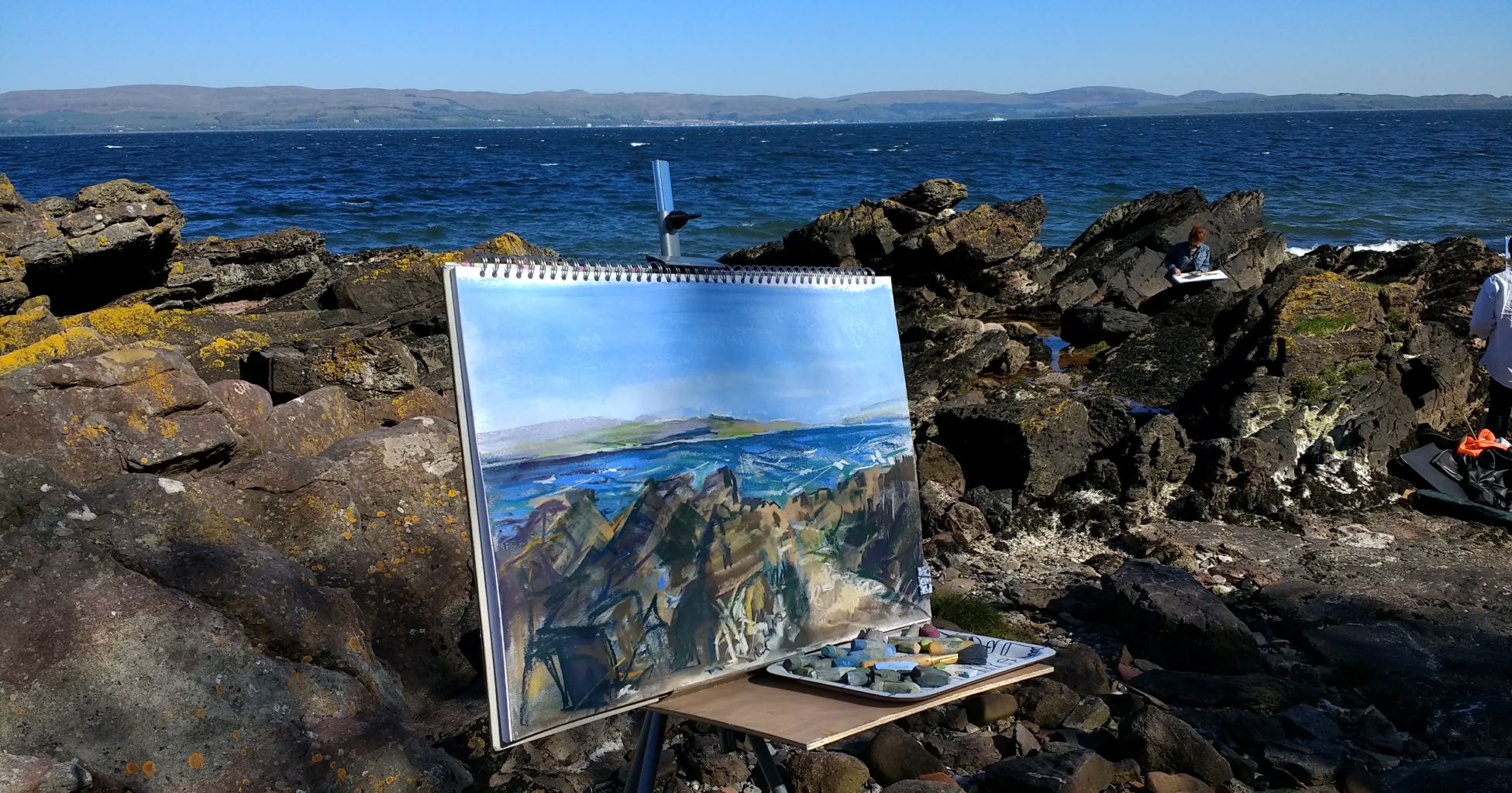 Karen Strang plein air painting on beach in Scotland – Wild at Art